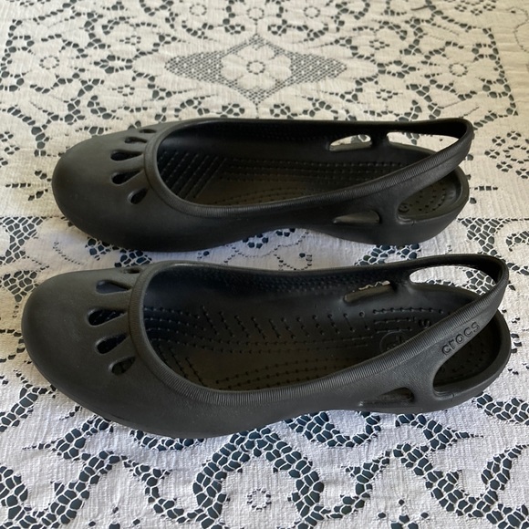 Shoes | Crocs Womens Black Flats Sandals Size 7 | Poshmark